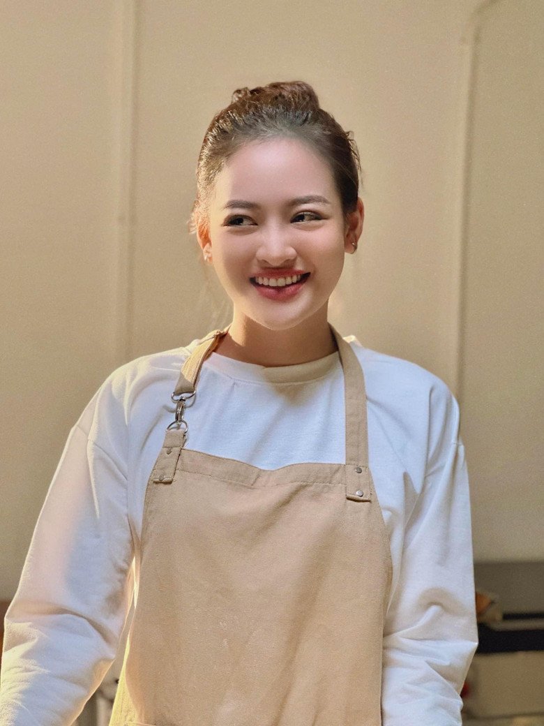 Xuất hiện cô đầu bếp gợi cảm nhất Vbiz, khoe thân hình đẫy đà sau lớp ...