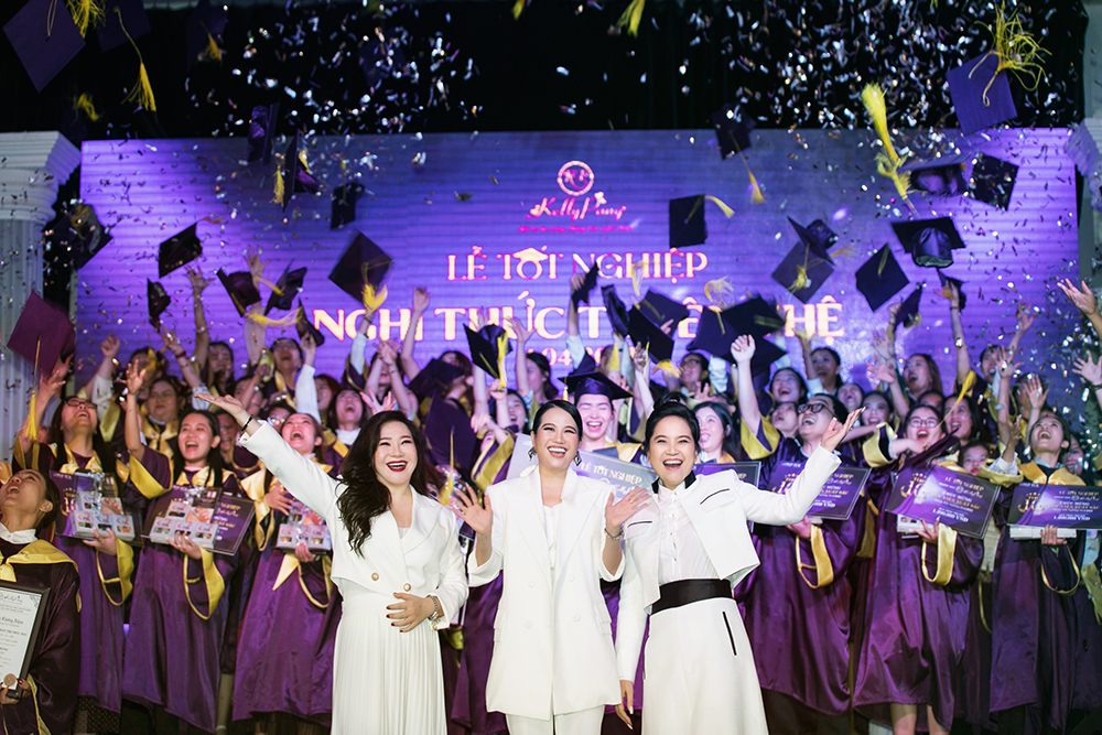 Ấn tượng lễ tốt nghiệp ngành nail trường Kelly Pang