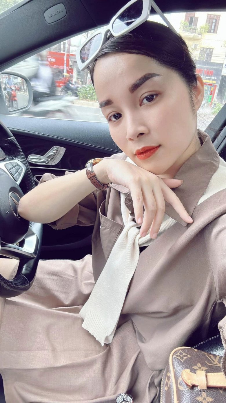 Nữ chính Nhật Ký Vàng Anh giờ là Thượng Úy công an, U40 nuôi 2 con trong căn hộ cao cấp 120m2