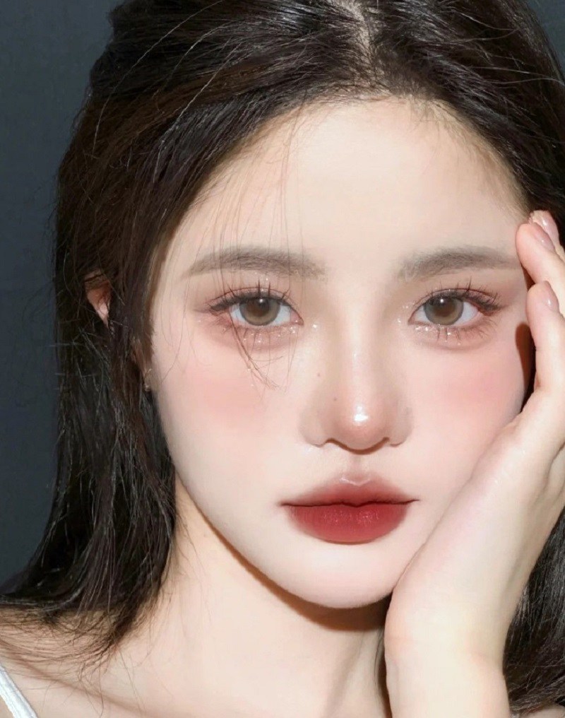 Tá hỏa lớp trang điểm chưa chèn filter của gái Trung, chị em bảo nhau: Đừng tin, lừa cả đấy!