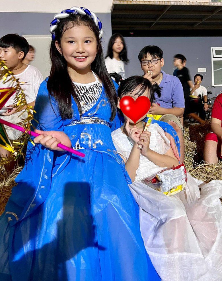 Jennifer Phạm xứng danh hoa hậu gen trội, đẻ 4 con bé nào cũng nức nở ...