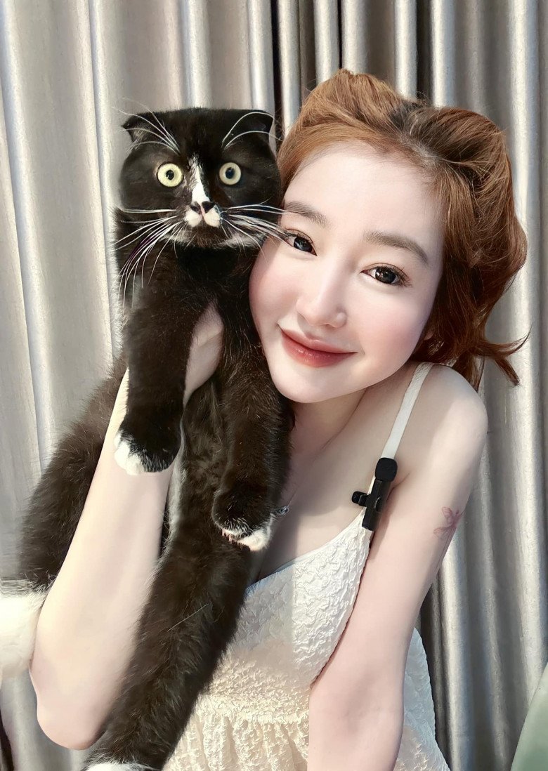 Làm lại kiểu tóc bết rệt từng bị gièm pha năm xưa, mẹ của Cadie Mộc Trà được khen lấy khen để