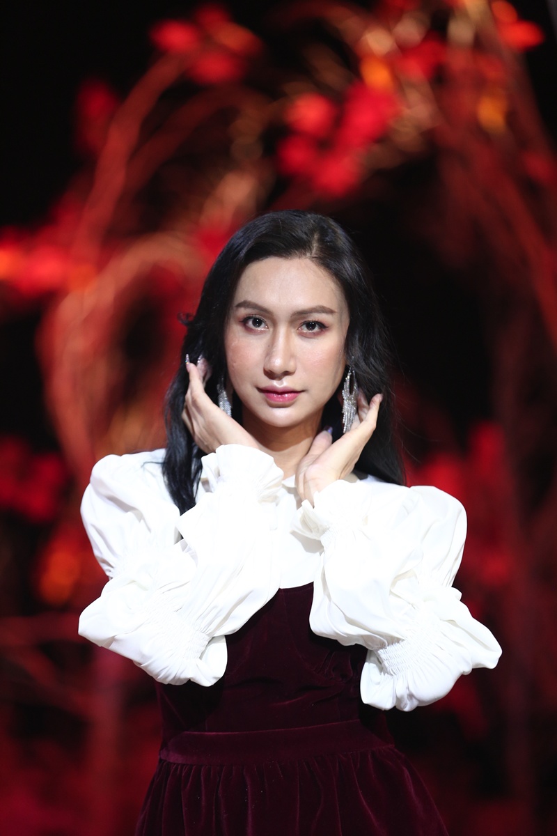 Nữ ca sĩ chuyển giới Lynk Lee bật khóc khi Đen Vâu gọi điện, sau phẫu ...