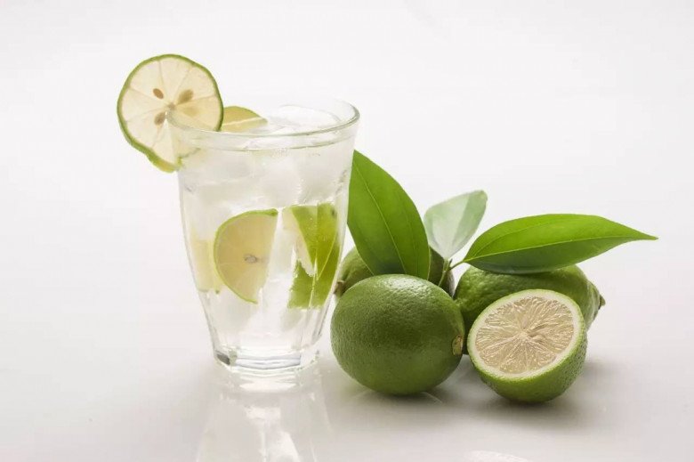 Uống nước chanh nóng hay lạnh có lợi hơn? Cách pha nước chanh cực đỉnh ...