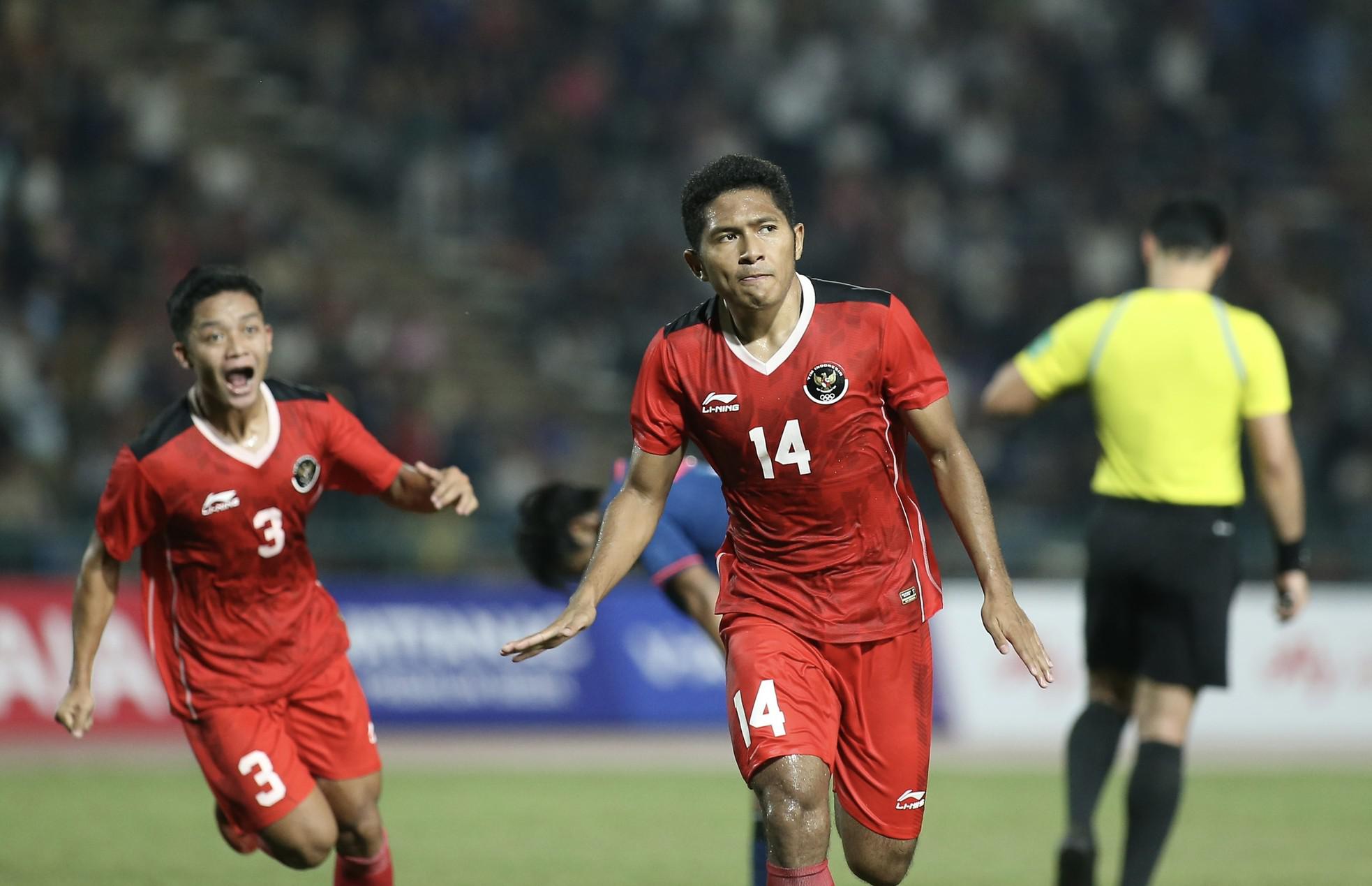 U22 Indonesia và U22 Thái Lan loạn đả, lãnh mưa thẻ đỏ ở chung kết SEA Games 32