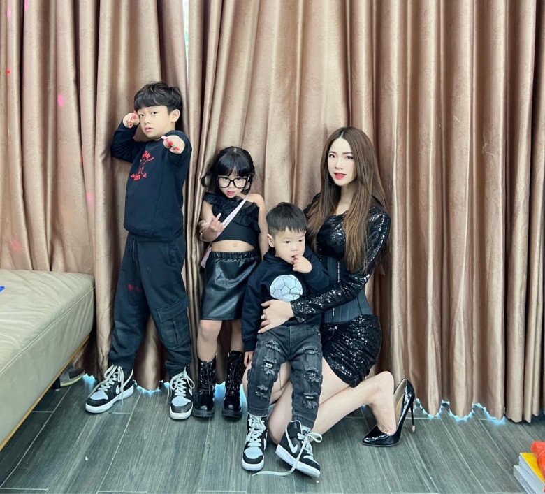 Mẹ 3 con Nghệ An vòng eo 57, bế con bán hàng kiếm chục triệu mỗi ngày