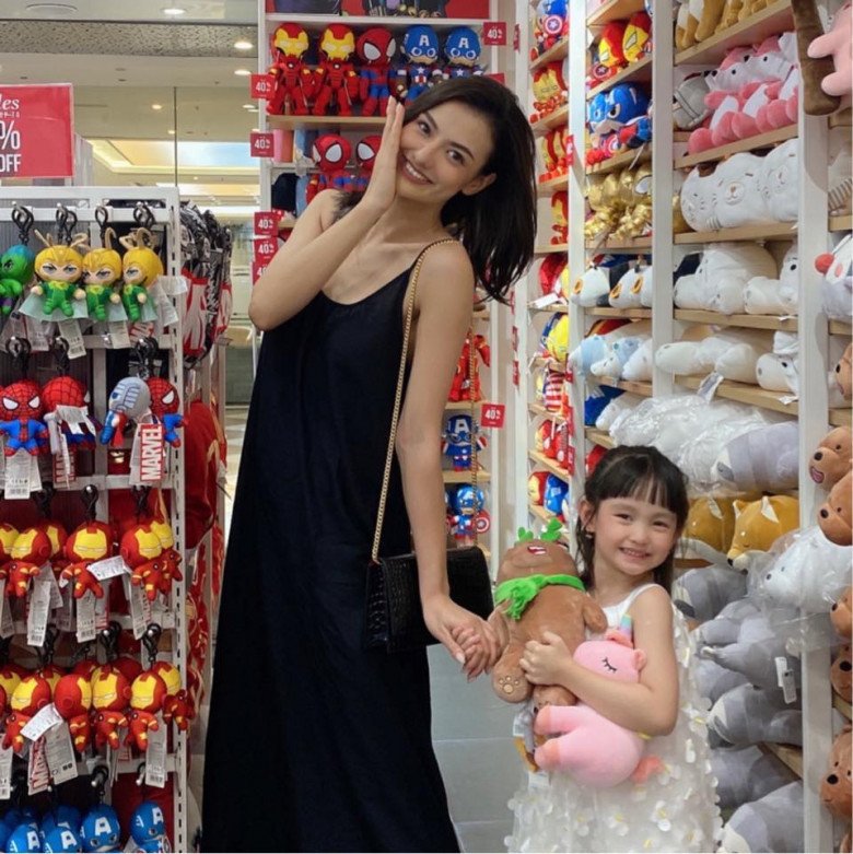 Con gái của nàng mẫu 1m79 bị gán mác gái hư: 7 tuổi diễn thời trang ...