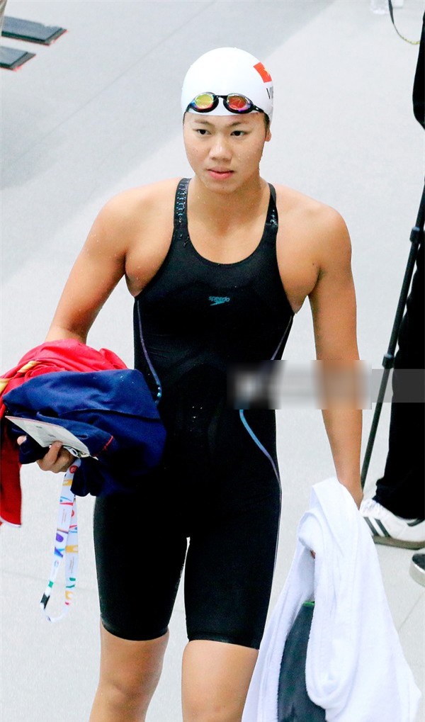 Nàng tiên cá Ánh Viên giải nghệ, nay làm cô giáo diện áo dài truyền thống, đẹp chân phương như ngọc