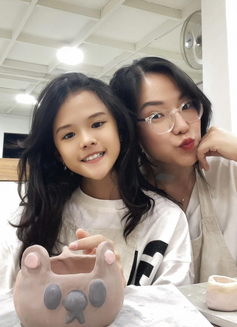 Con Gái Lý Phương Châu Trổ Dáng Chân Dài Như Thiếu Nữ ở Tuổi 12 Gương Mặt Y đúc Lâm Vinh Hải