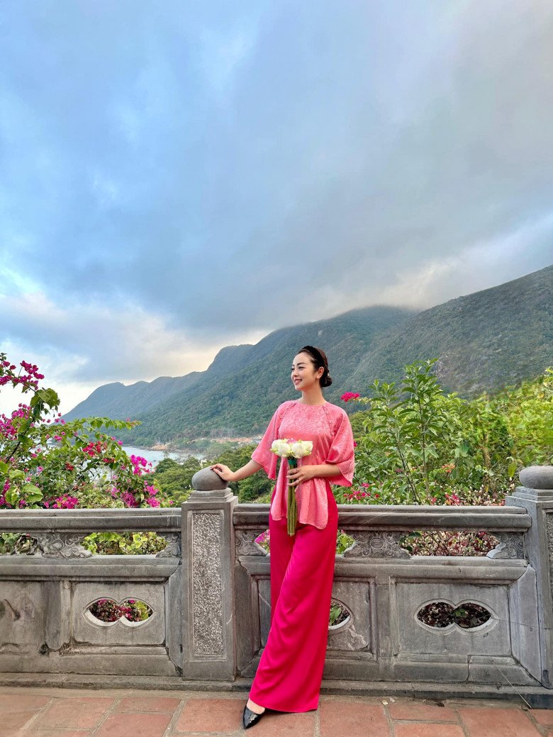 Jennifer Phạm khoe ảnh điểm phấn tô son quyến rũ, fan lập tức tung ảnh ...