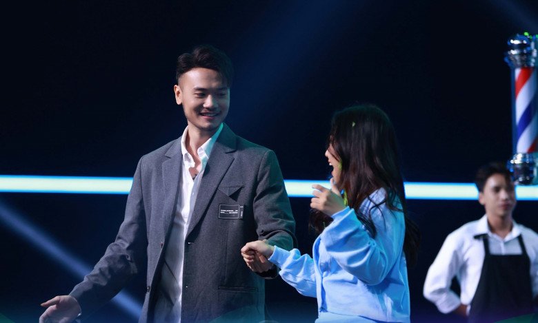 Á quân Vietnam's Next Top Model 1m88 quỳ gối cầu hôn vợ hơn 10 tuổi tại ...