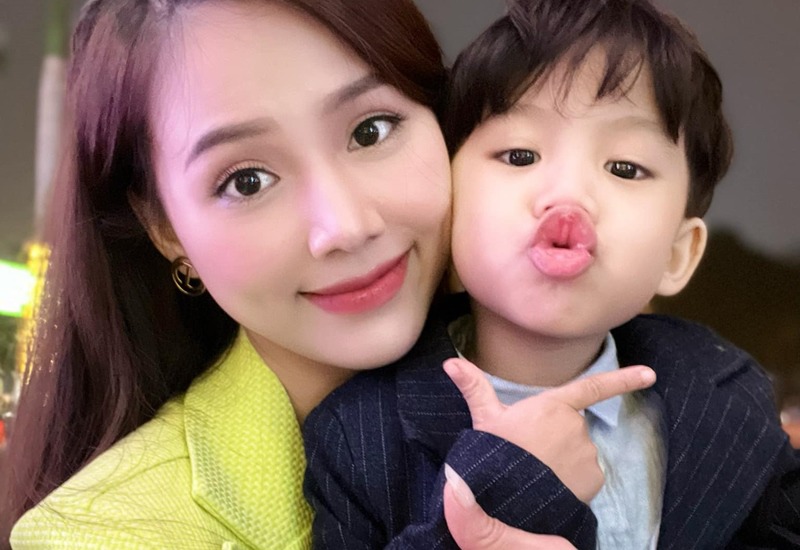 Nữ DV đóng cảnh cởi đồ hot nhất VTV hóa ra là gái quê bán quạt, làm mẹ đơn thân bốc lửa