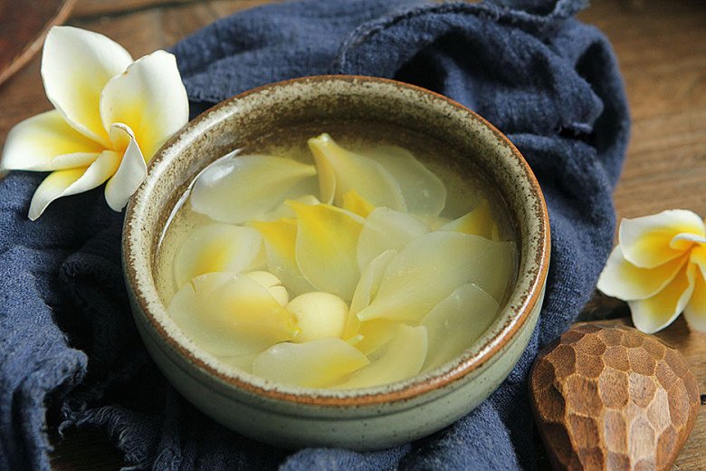 Loại hoa rụng đầy sân tưởng không ăn được, ai ngờ đem về nấu được món ...