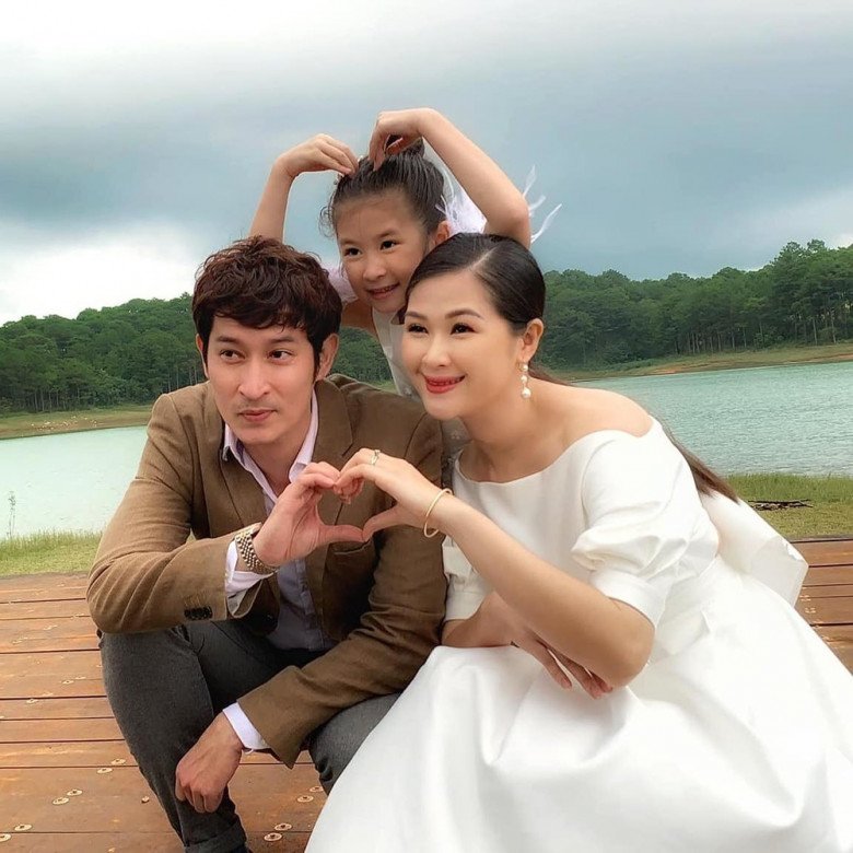 Cặp đôi Việt bóc phốt bạn đời: Hari Won chê Trấn Thành đàn bà, Khánh Thi ghen là đập đồ làm Phan ...