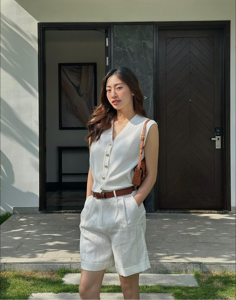 Chân dung cô tình nguyện viên tiếp sức mùa thi cao 1m79, chân dài, mặt ...