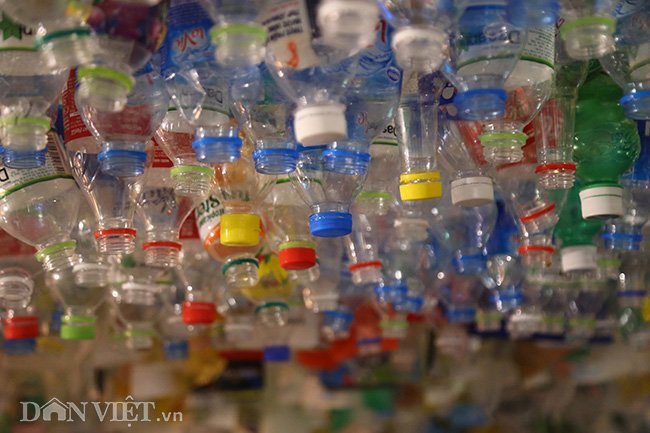 Làn sóng rác 500 kg ngập đầu người thu hút du khách