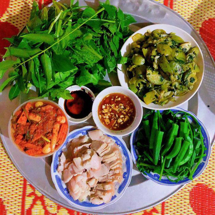 9X cứ đi làm về là nấu cơm cho bố mẹ, ai cũng nói chưa ăn đã biết ngon rồi