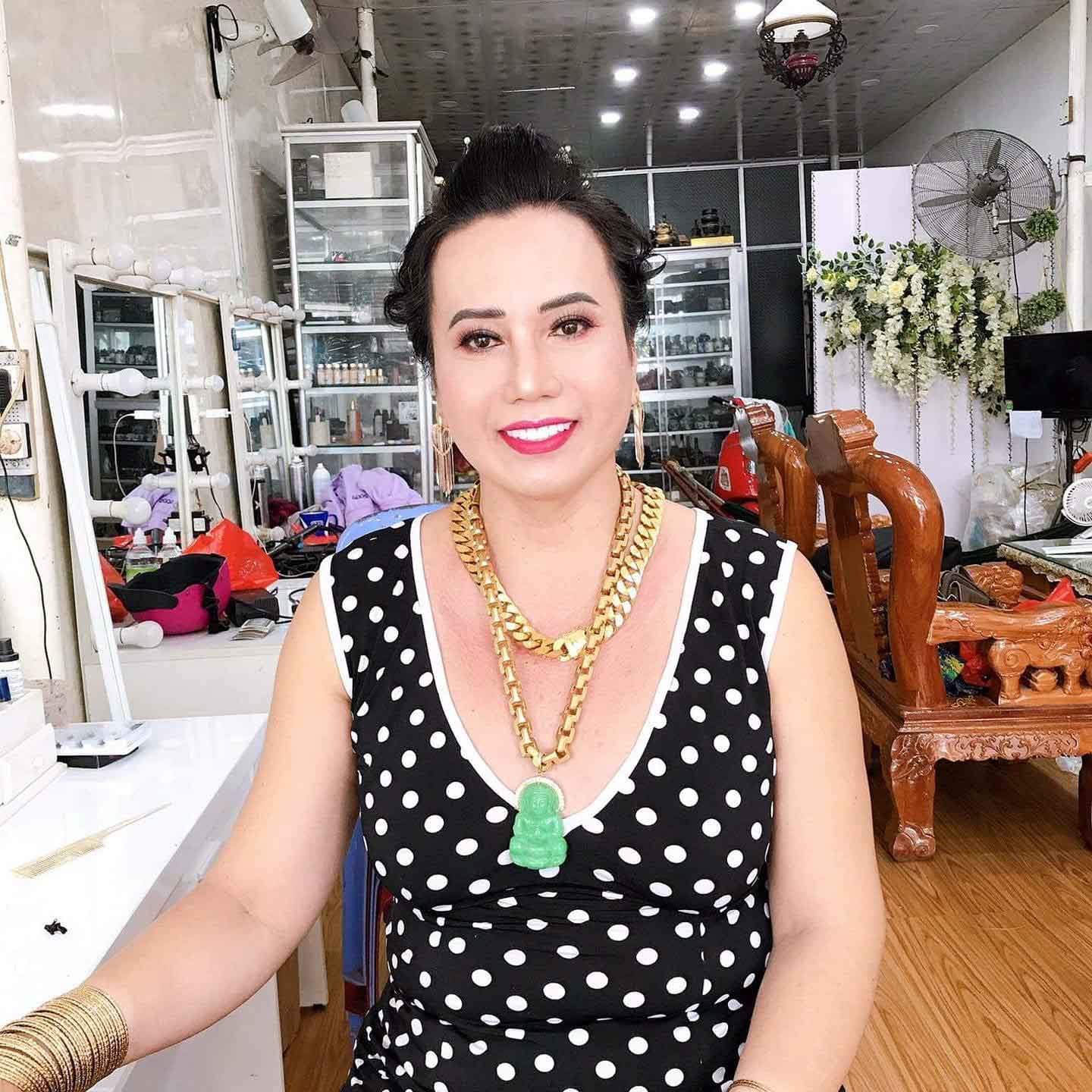 Cô Minh Hiếu xuất hiện với vẻ ngoài khác lạ, dân tình chỉ ra ngay điểm sai