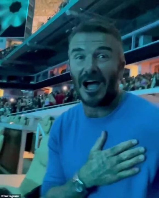 Harper là tiểu công chúa hạnh phúc nhất thế giới, được bố Beckham cưng ...