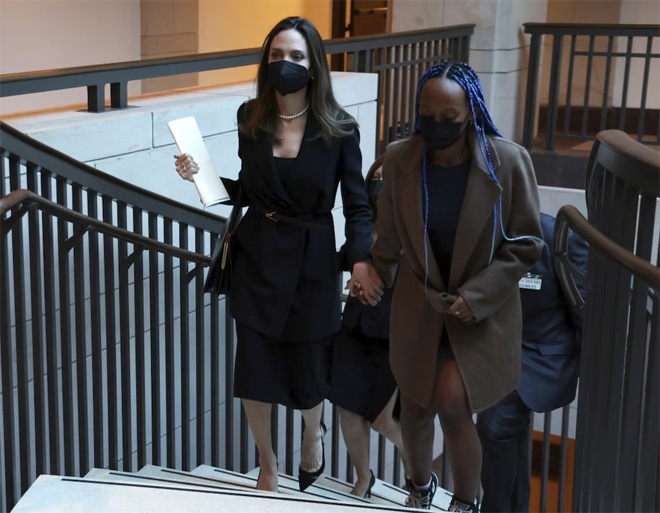 Nổi tiếng là minh tinh hạng A nhưng Angelina dưới ống kính người qua ...