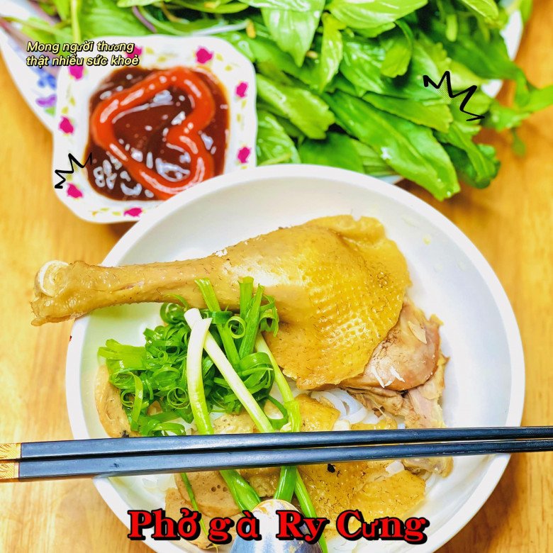 Vợ kém 8 tuổi của Khánh Đơn làm cho chồng món ăn đang hot trên mạng xã hội