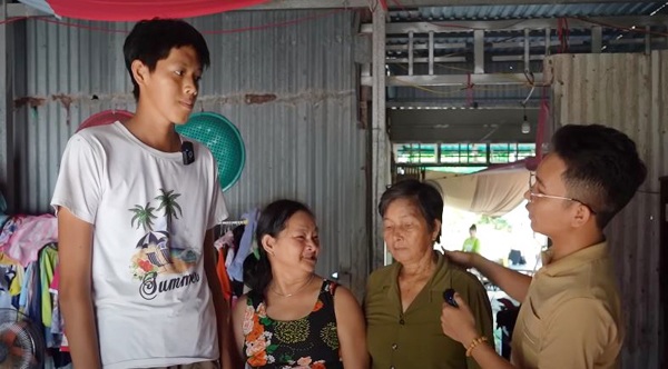 Chàng trai miền Tây bỗng dưng cao đột biến lên tới 2m, có sở thích vô cùng độc lạ không thể lý giải