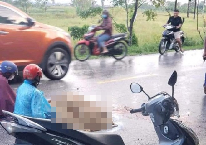 Tin tức 24h: Xe ô tô phóng như bay, chạy lấn làn tông tử vong bà bầu 7 tháng