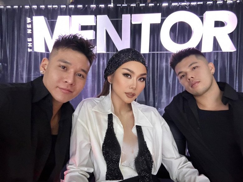 Khi 4 chị đại The New Mentor lên đồ chặt chém nhau, Thanh Hằng về nhất, vừa diện áo trắng vừa ...