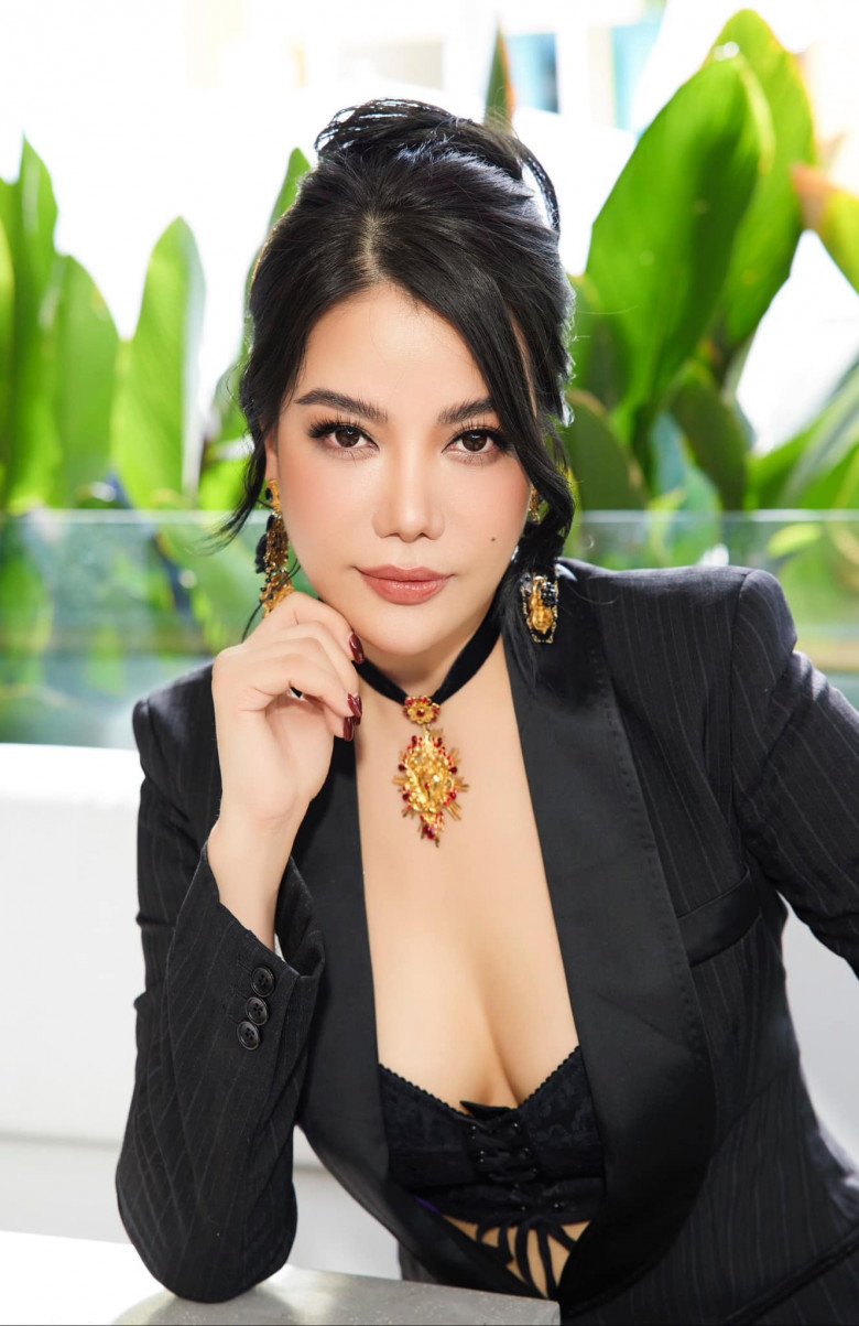 Trương Ngọc Ánh lẻ bóng đi sự kiện, U50 ăn mặc chuẩn bên ngoài rắn rỏi, bên trong mềm như tơ