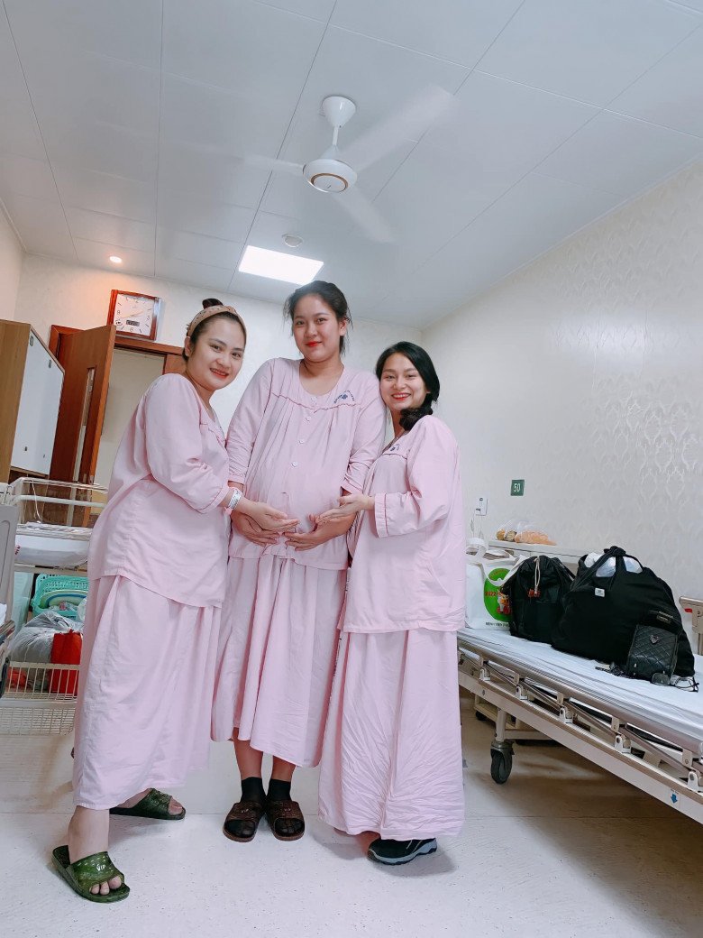 3 sản phụ vui tính ở cùng phòng, đi đẻ chụp ảnh tưng bừng khiến hội bầu ...
