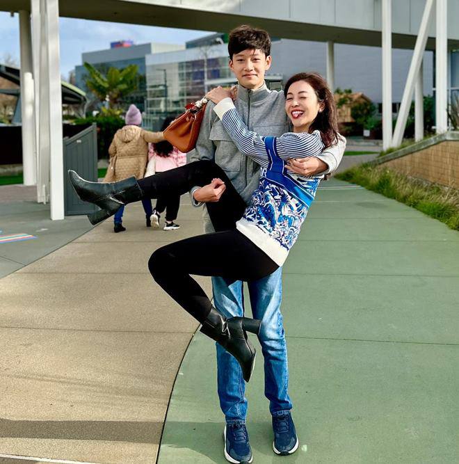 Quang Dũng đi về giữa Mỹ - Việt Nam thăm con trai Jennifer Phạm luân ...