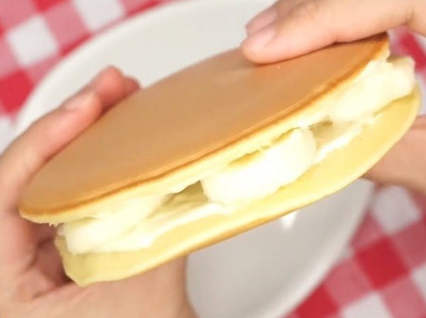 Cách làm bánh rán Doremon (Dorayaki) ngon đơn giản tại nhà