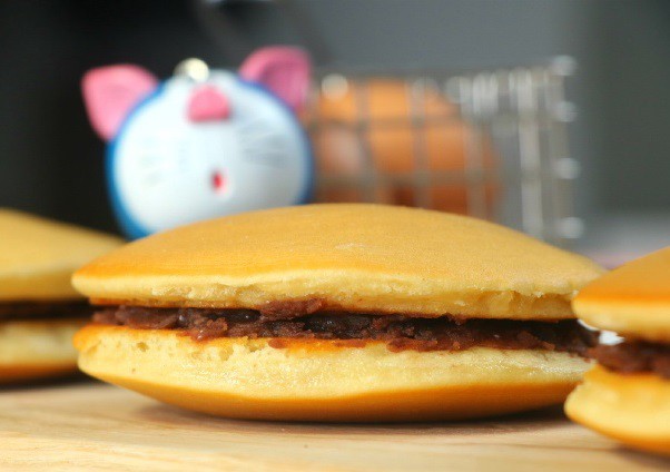 Cách làm bánh rán Doremon (Dorayaki) ngon đơn giản tại nhà
