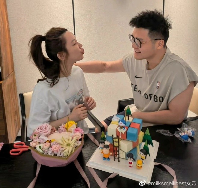 Đá chủ tịch Taobao sau khi khiến anh bỏ vợ, nàng chân dài cưới luôn chàng khác, diện mạo tầm thường