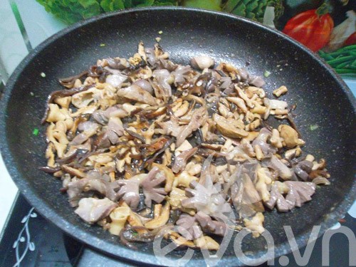 Miến xào lòng gà thơm ngon với cách làm đơn giản