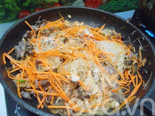 Miến xào lòng gà thơm ngon với cách làm đơn giản