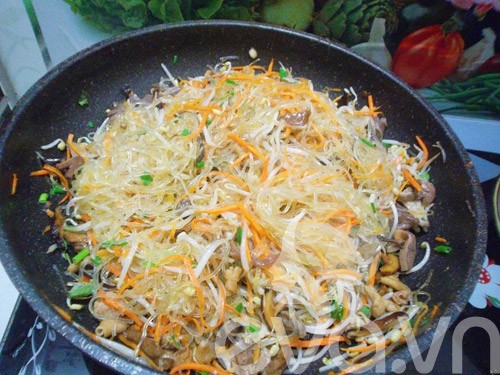 Miến xào lòng gà thơm ngon với cách làm đơn giản