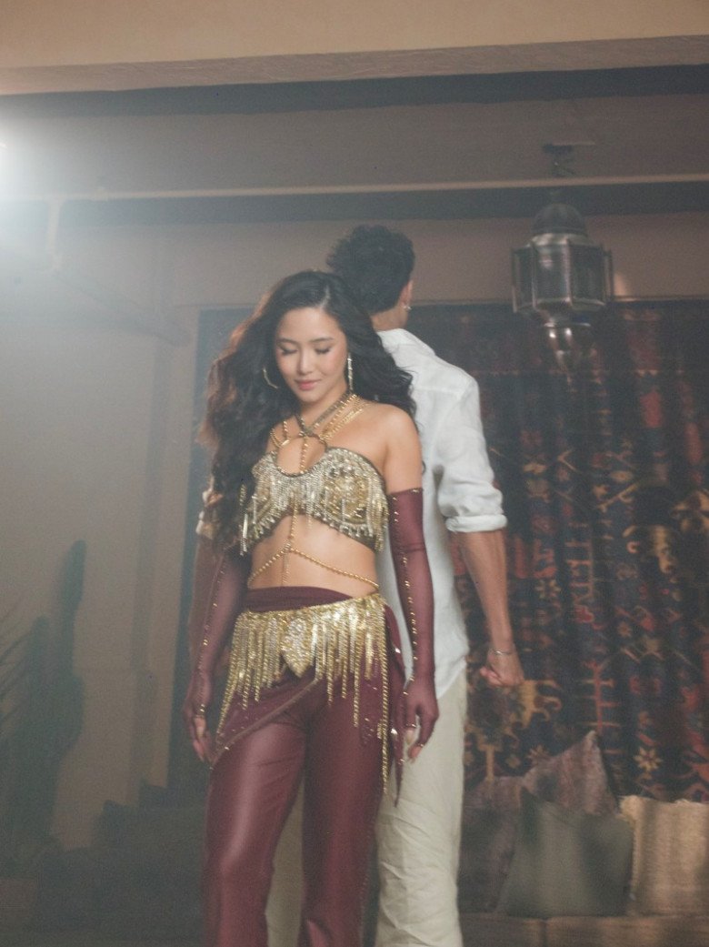 Charmy Pham làm mới bản thân, vượt ngoài khuôn khổ ballad và cái tên cũ Hương Tràm