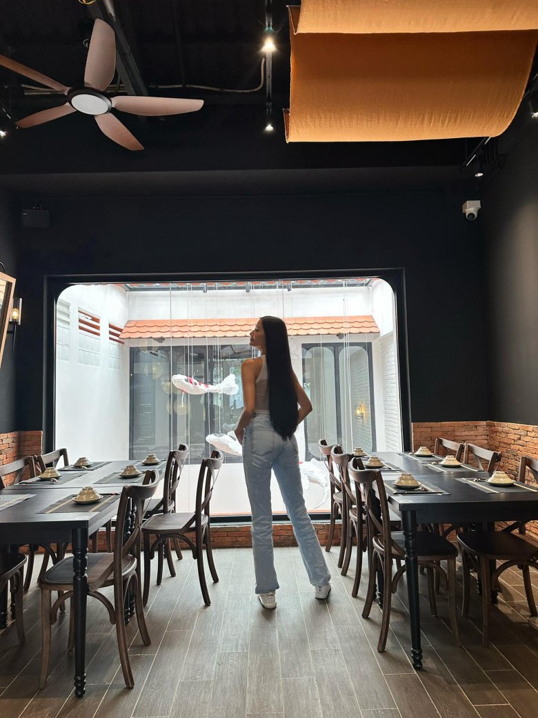 Danh tính cô gái cao 1m79 gội đầu ở Chạ Tiên, chân dài đến nách, tóc ...