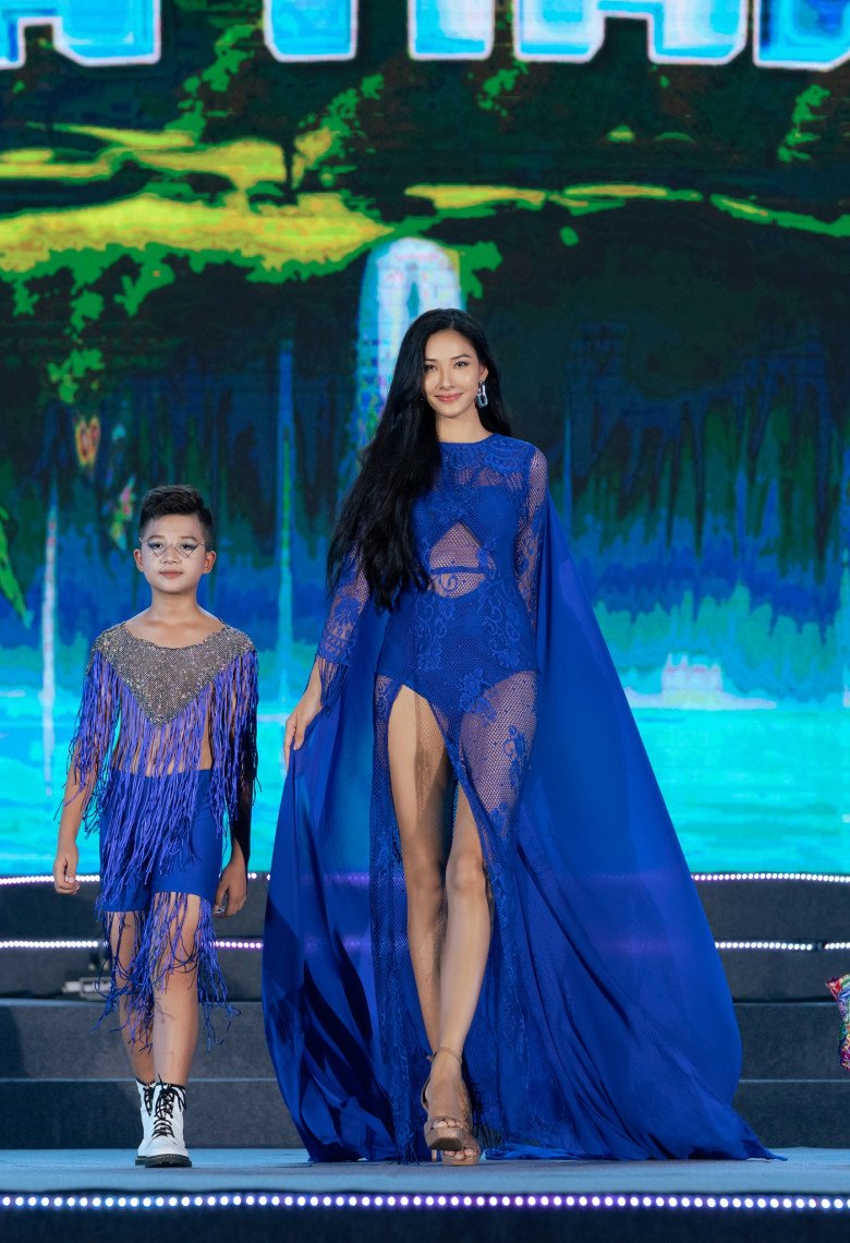 Danh tính cô gái cao 1m79 gội đầu ở Chạ Tiên, chân dài đến nách, tóc ...