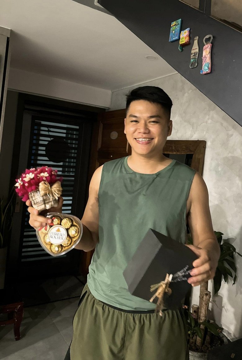 Lê Phương kỷ niệm 6 năm lấy được chồng trẻ, Trung Kiên mặc áo thun quần đùi trong ngày đặc biệt