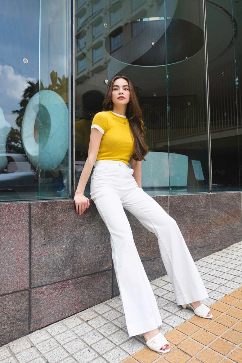Lisa 2 tuổi là bản sao thời trang của mẹ, mặc chiếc quần Hồ Ngọc Hà mê nhất