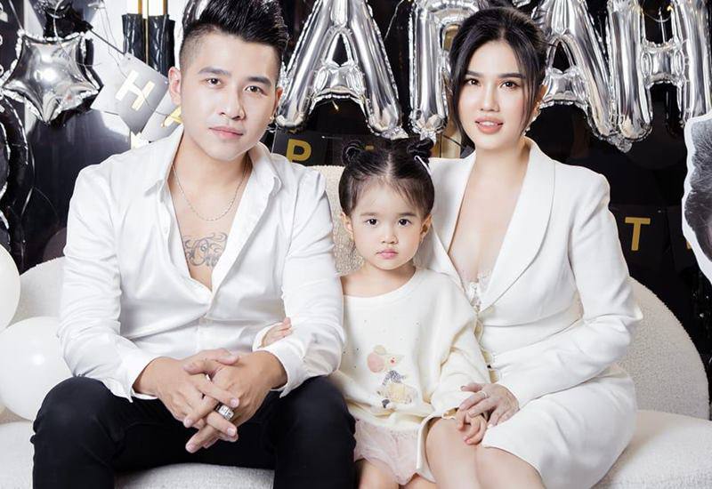 Người đẹp cứ chung hình là khiến Ngọc Trinh lu mờ, hóa ra đã làm mẹ 2 con với 2 chồng