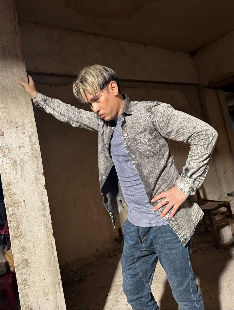 Nguyên Vũ bị cấm diễn ở sân khấu ca nhạc chỉ vì một hành động, vồ ếch ...