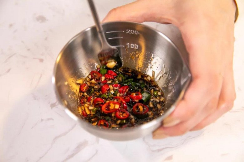 Trứng đem nấu với loại rau bán đầy chợ nhưng vitamin K gấp 60 lần trứng ...