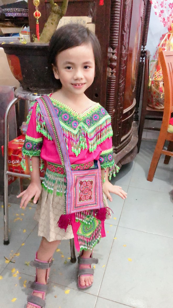 Hình ảnh mới nhất của bé Pàng liệt 2 chân không manh áo giữa trời đông ...