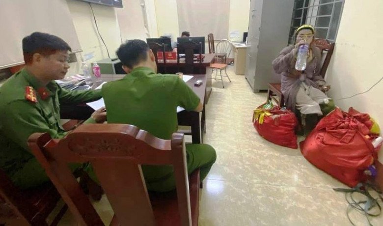 Hotgirl Bella tiếp tục tái xuất với trang phục khác lạ, lần này khiến ...