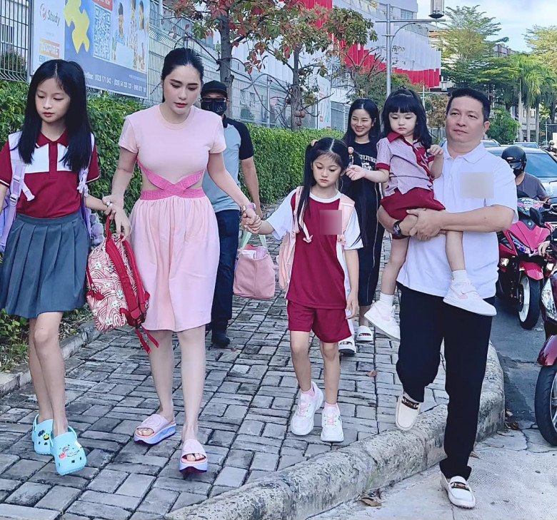 Con gái Đoàn Di Băng 1 tuổi kiếm chục tỷ, đi học mẫu giáo tóc không ...