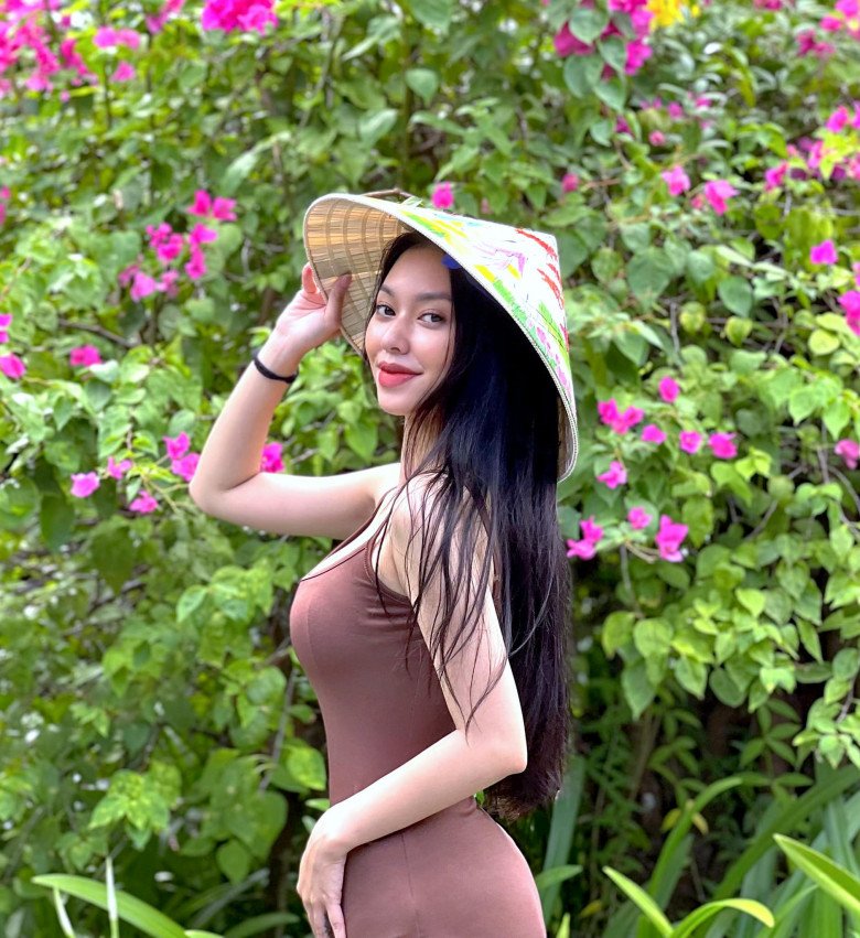 Nàng Geisha Biệt Dược Đen: Mỹ nhân 2K có vòng 3 gần 1 mét, từng thi Hoa hậu