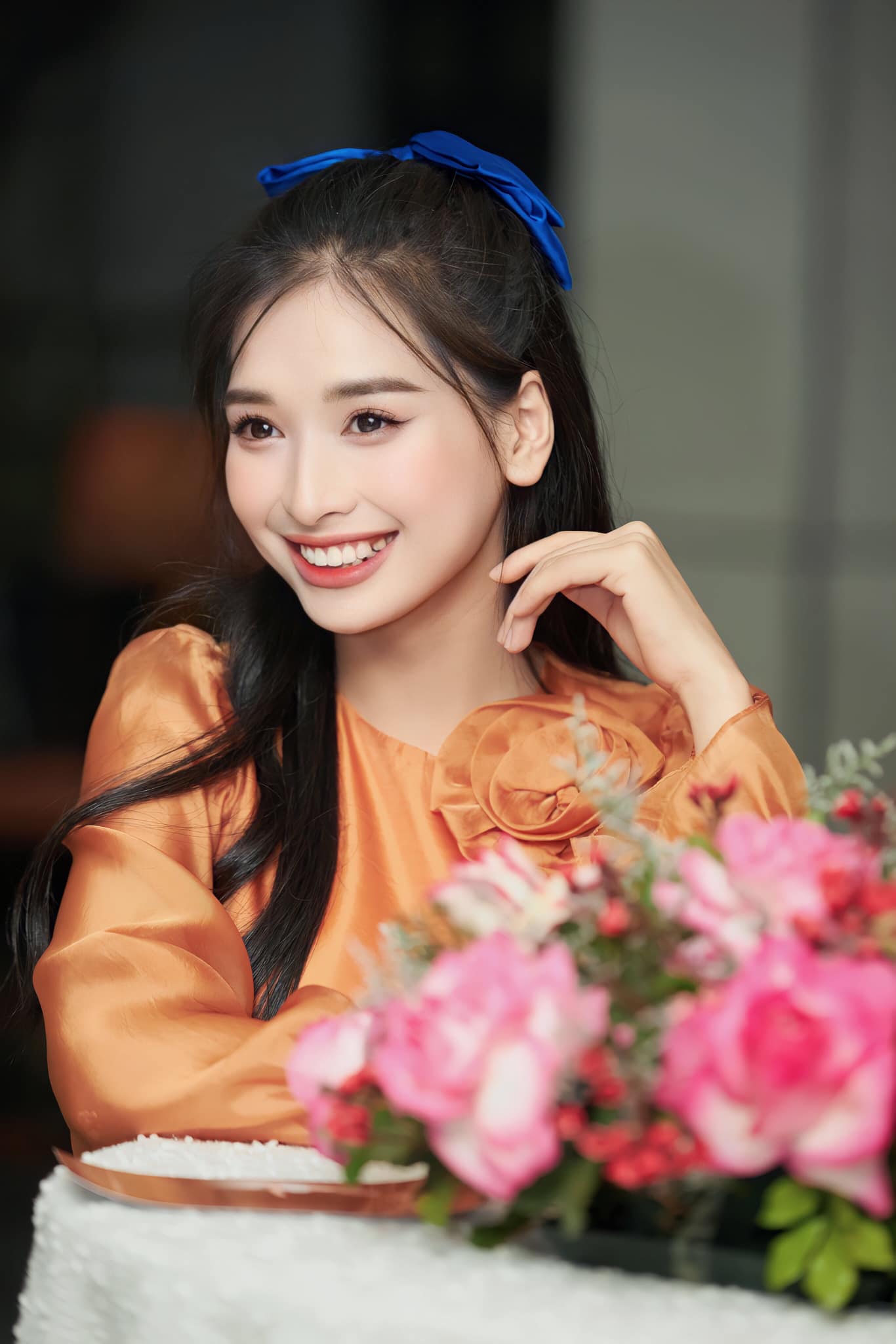 Cô gái bản Mường Luông cười xinh như hoa, dù ăn nhiều dáng vẫn nuột nà ...